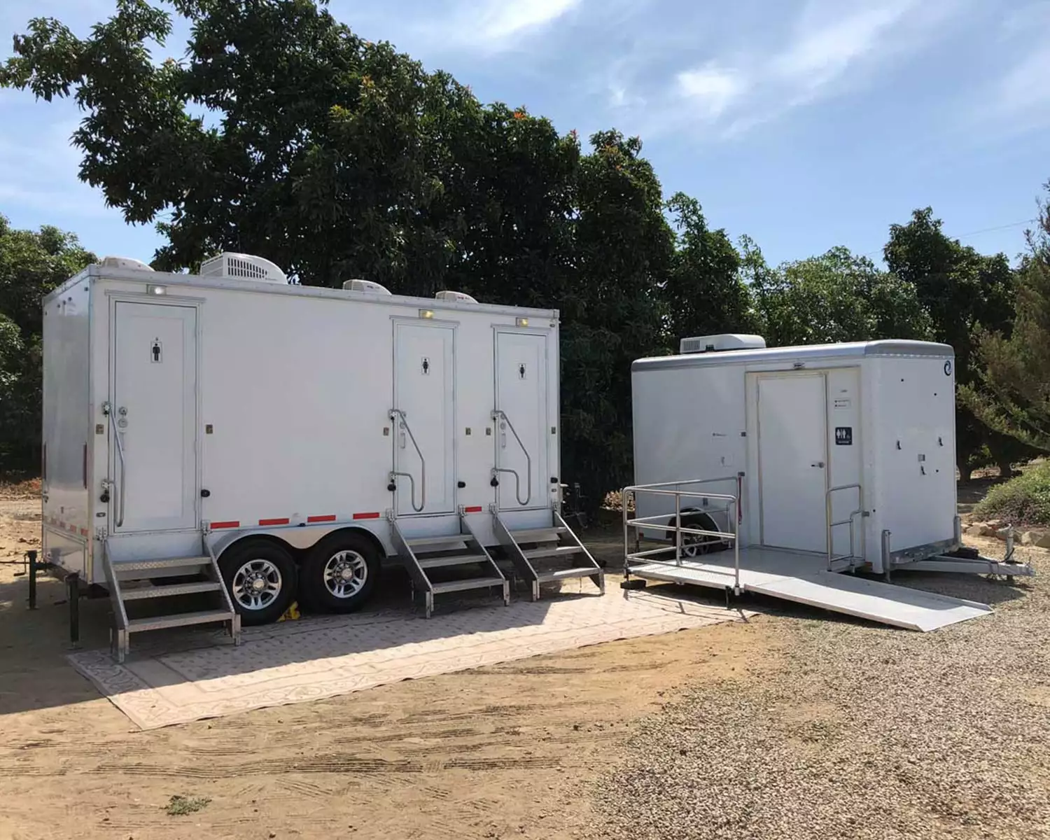 10 Station Luxury - Major Event Trailers rents Luxury Restroom and ...